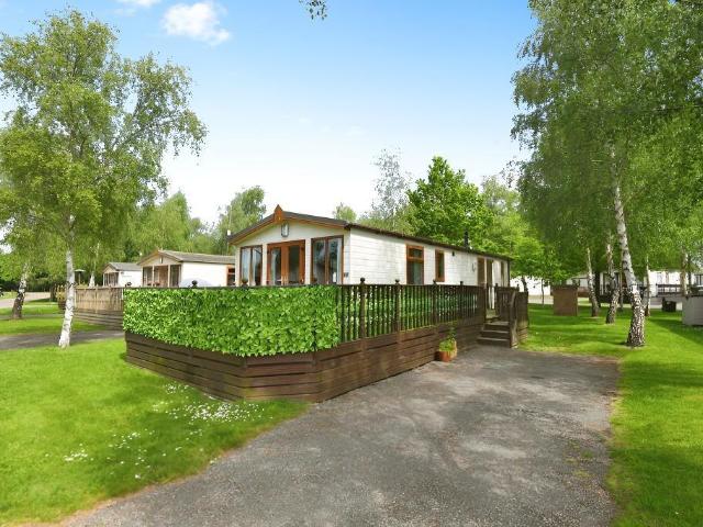 2 bedroom lodge for sale