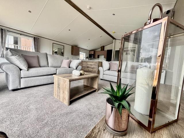 2 bedroom lodge for sale