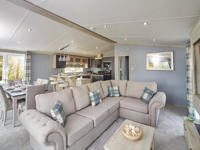 2 bedroom lodge for sale