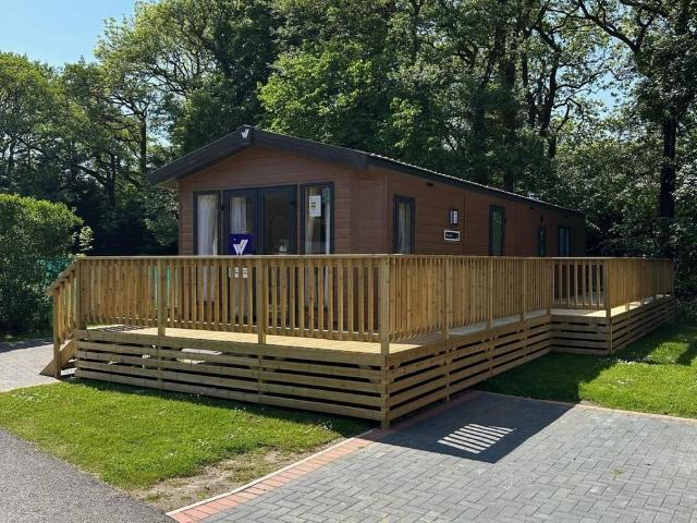 2 bedroom lodge for sale