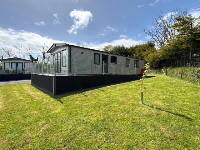 2 bedroom lodge for sale