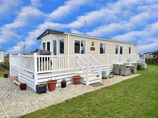 2 bedroom lodge for sale