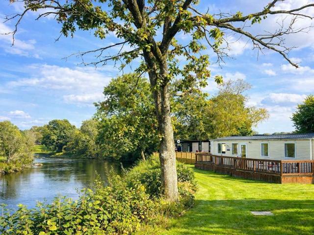 2 bedroom lodge for sale