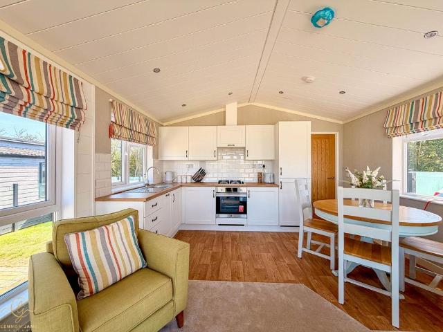 2 bedroom lodge for sale