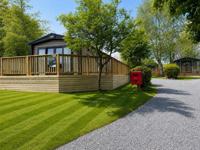 2 bedroom lodge for sale