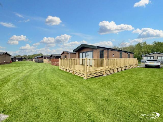 2 bedroom lodge for sale