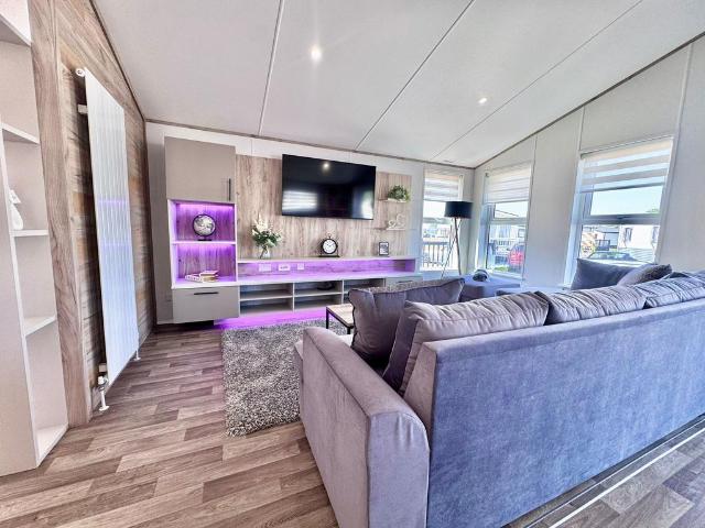 2 bedroom lodge for sale