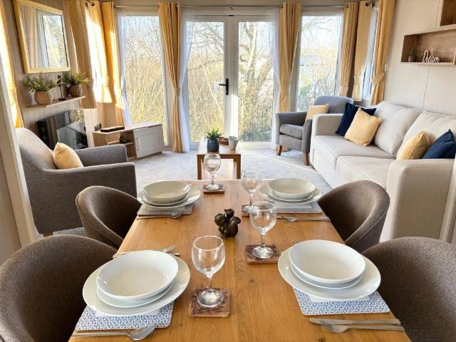 2 bedroom lodge for sale
