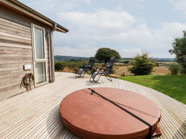 2 bedroom lodge for sale