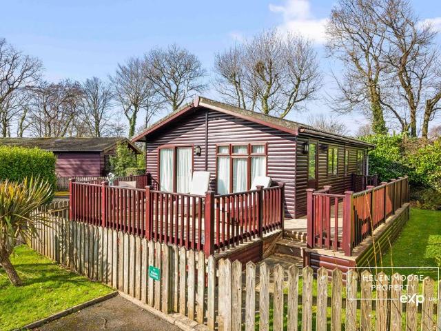 2 bedroom lodge for sale