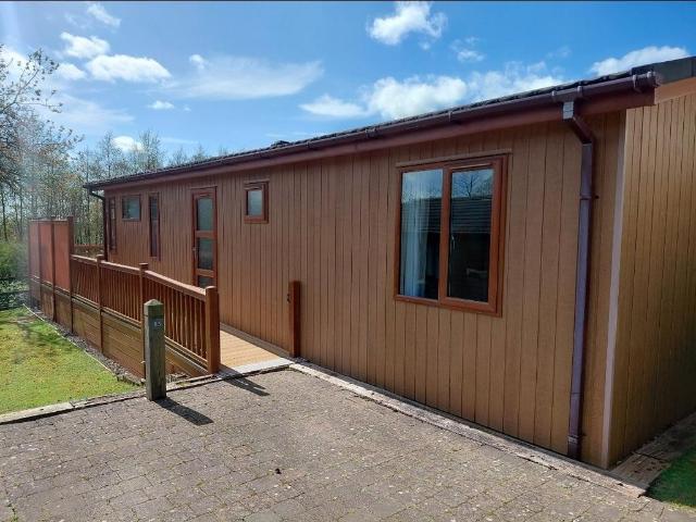 2 bedroom lodge for sale