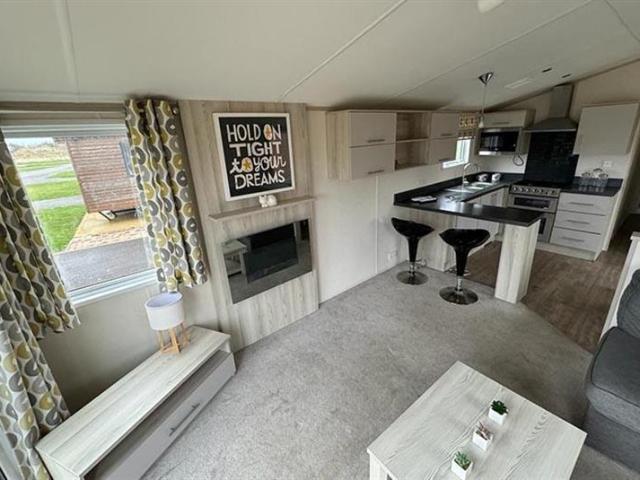 2 bedroom lodge for sale
