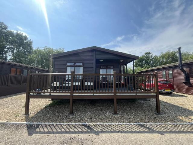 2 bedroom lodge for sale