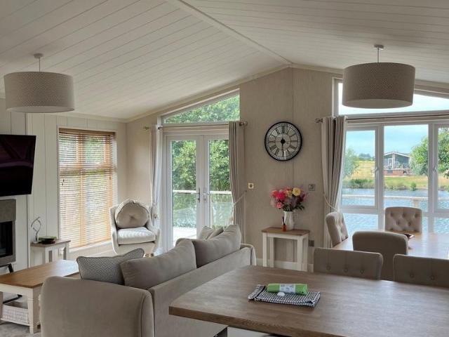 2 bedroom lodge for sale