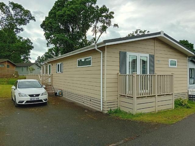 2 bedroom lodge for sale