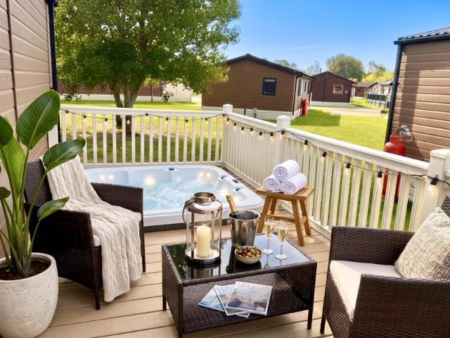 2 bedroom lodge for sale