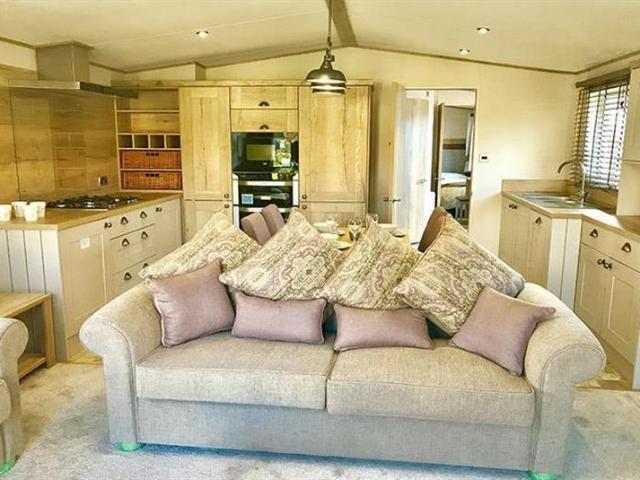 2 bedroom lodge for sale