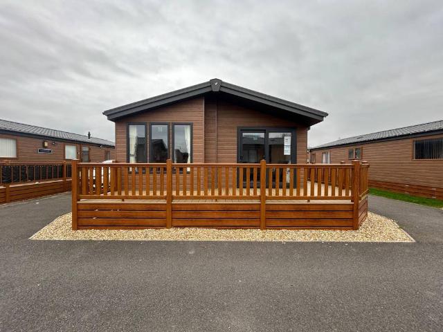 2 bedroom lodge for sale