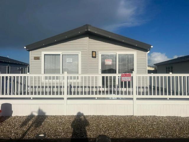 2 bedroom lodge for sale
