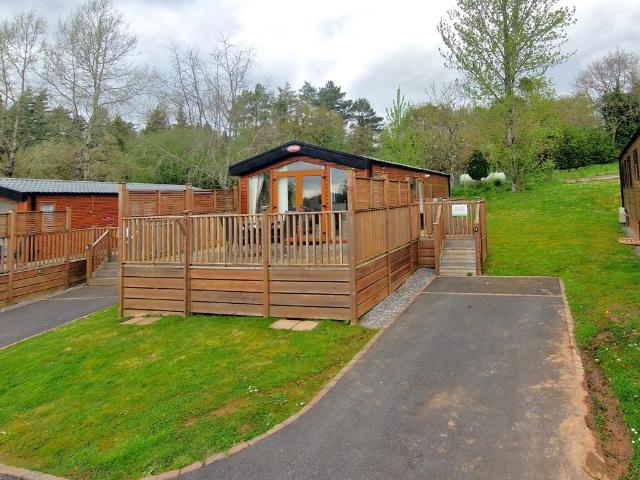 2 bedroom lodge for sale