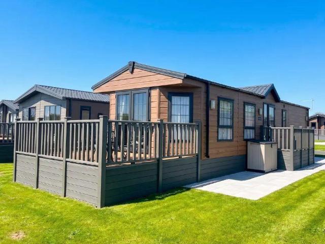 2 bedroom lodge for sale