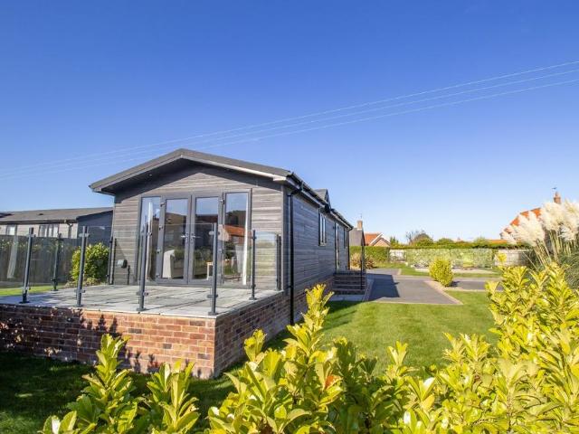 2 bedroom lodge for sale