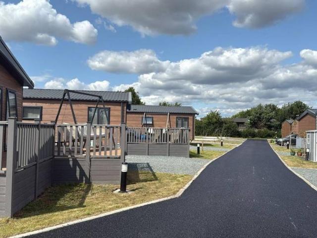 2 bedroom lodge for sale