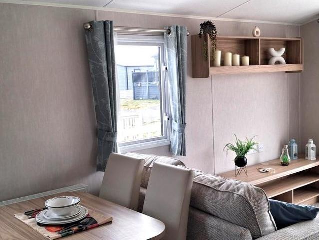 2 bedroom lodge for sale