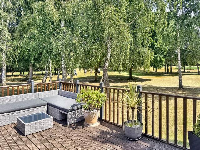 2 bedroom lodge for sale