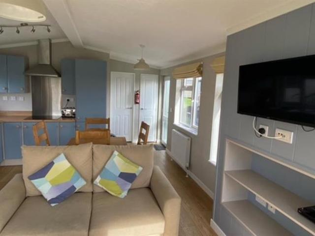 2 bedroom lodge for sale