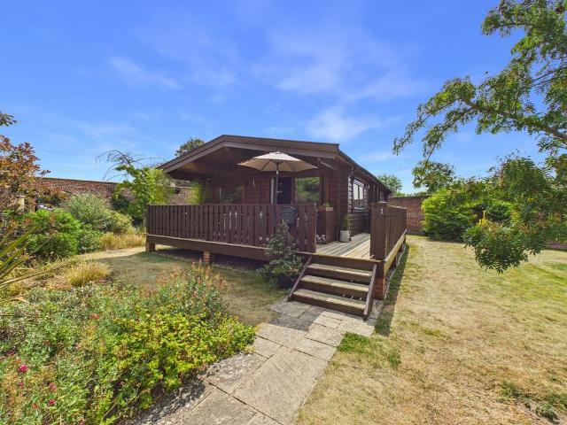 2 bedroom lodge for sale