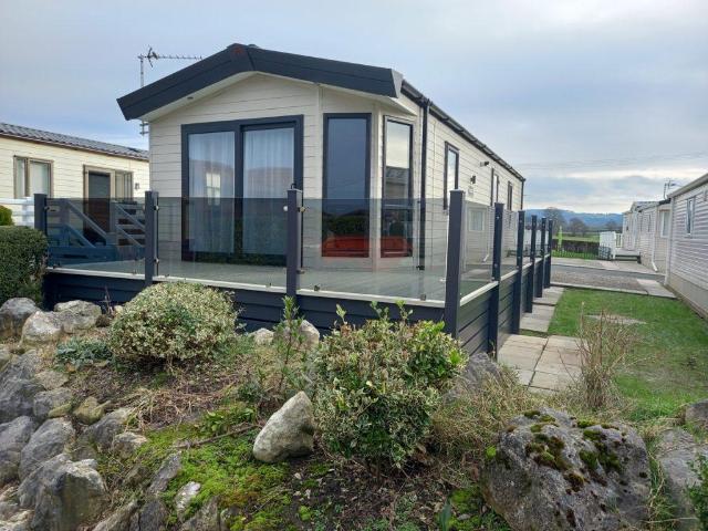 2 bedroom lodge for sale