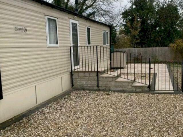 2 bedroom lodge for sale