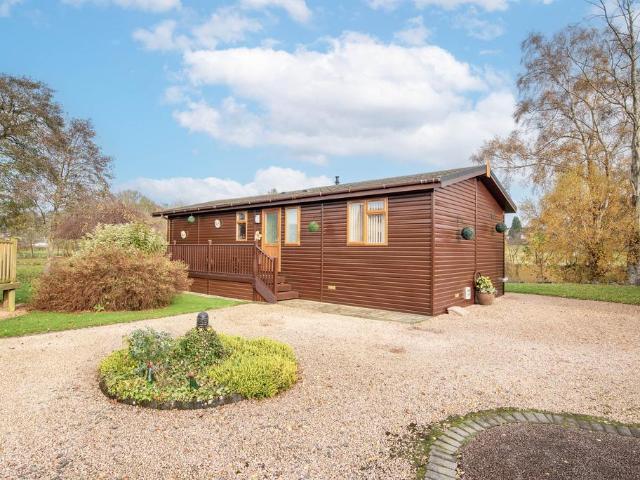2 bedroom lodge for sale
