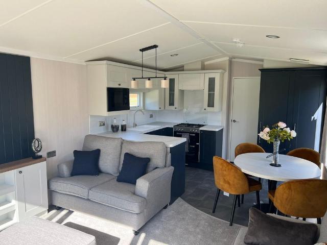 2 bedroom lodge for sale