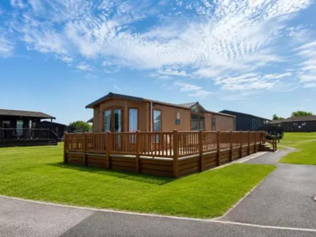 2 bedroom lodge for sale