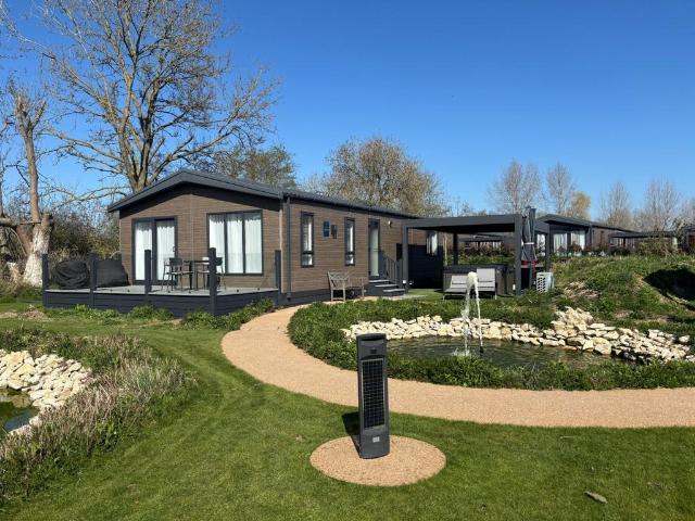 2 bedroom lodge for sale