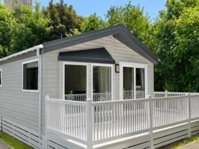 2 bedroom lodge for sale
