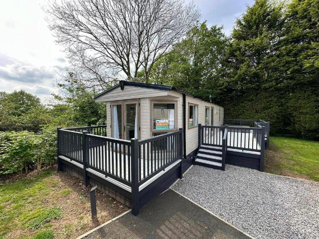 2 bedroom lodge for sale