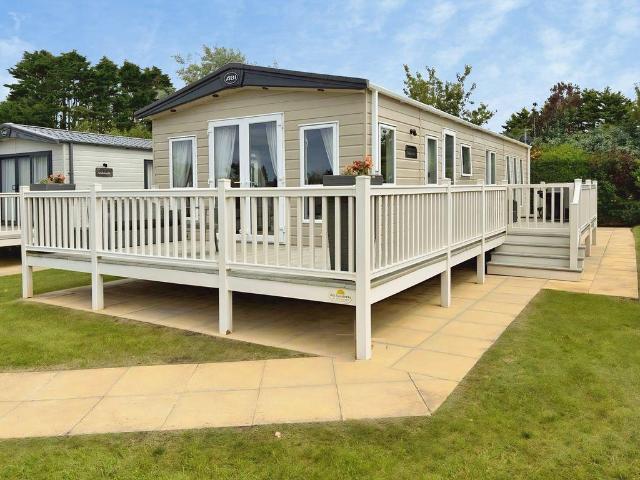 2 bedroom lodge for sale