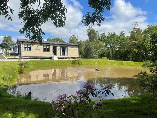 2 bedroom lodge for sale