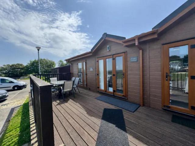 2 bedroom lodge for sale