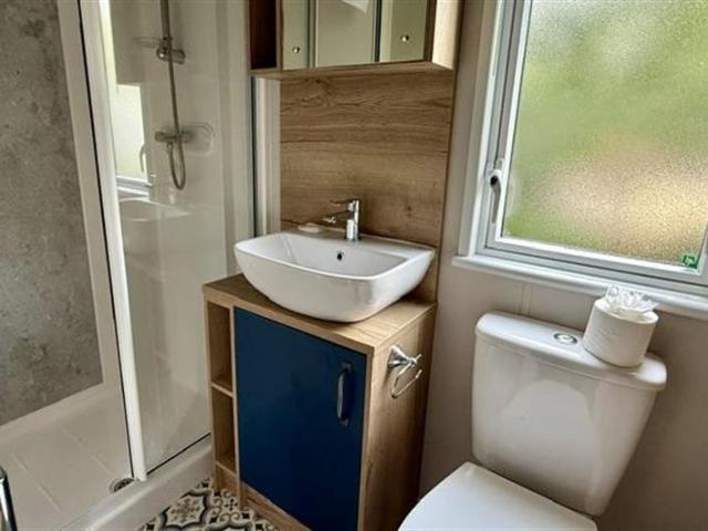 2 bedroom lodge for sale