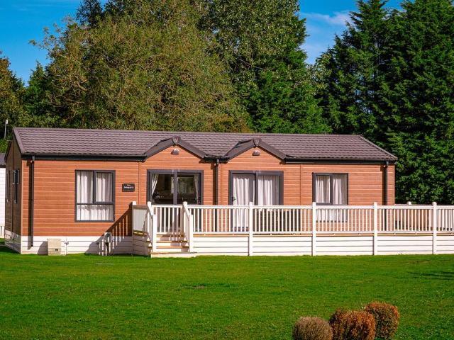 2 bedroom lodge for sale