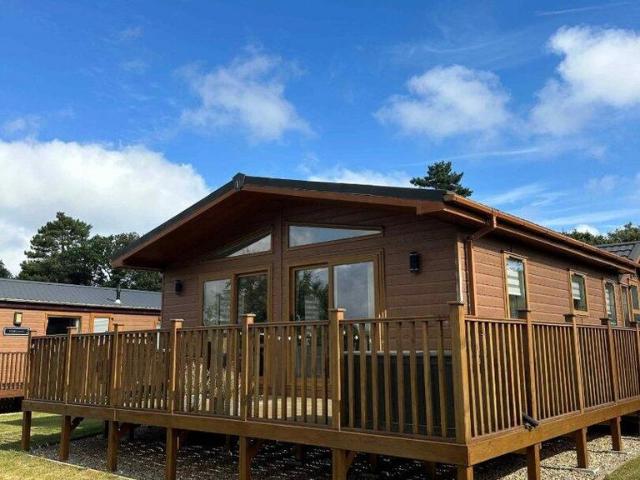 2 bedroom lodge for sale
