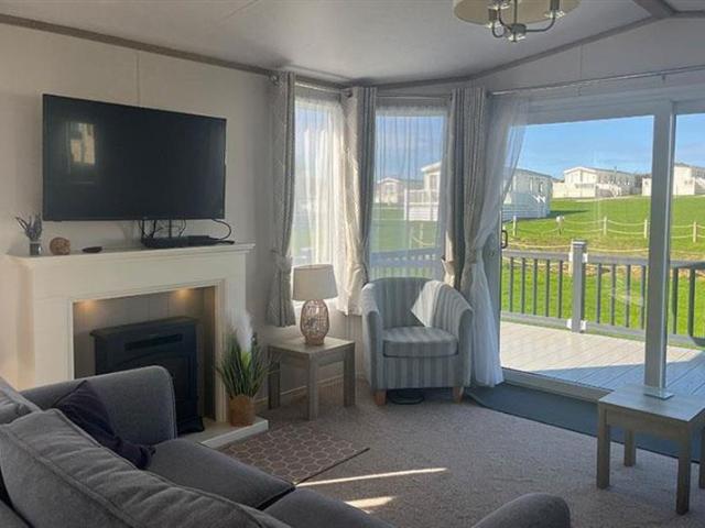 2 bedroom lodge for sale