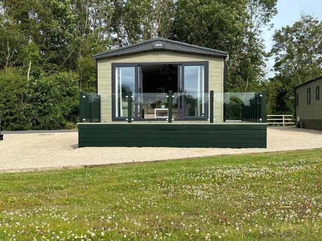2 bedroom lodge for sale