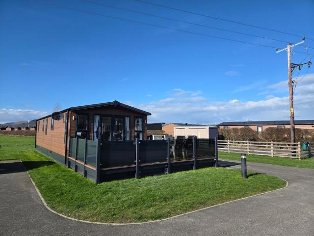 2 bedroom lodge for sale