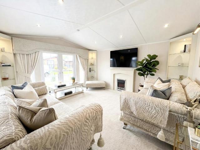 2 bedroom lodge for sale