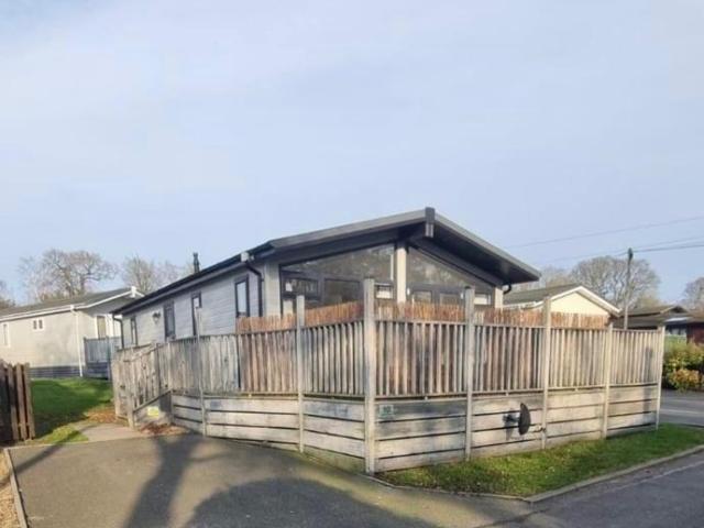 2 bedroom lodge for sale
